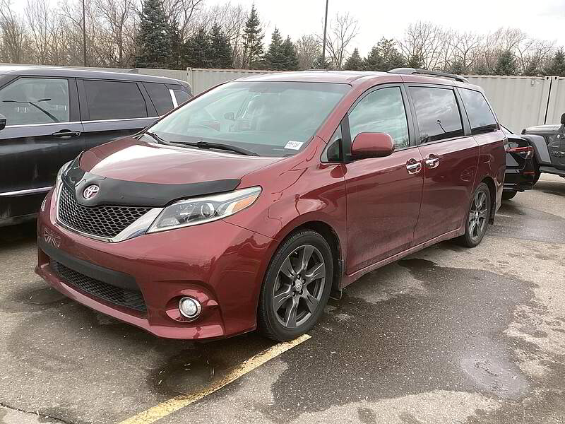 2017 Toyota Sienna Se | 2nd Row Captain used for sale at $28,995 (451712)